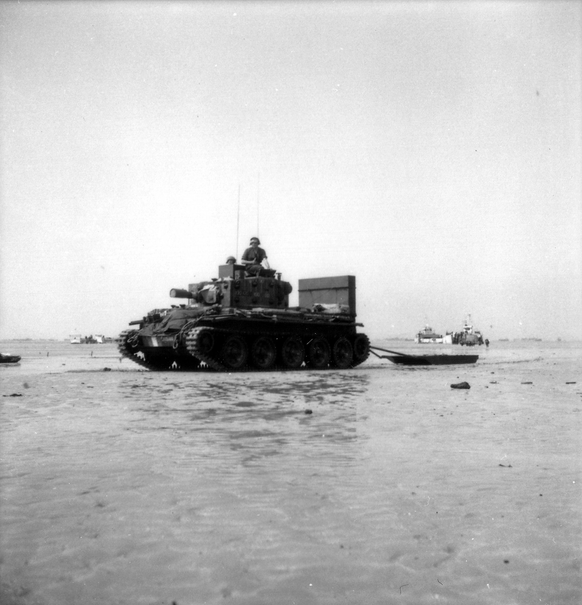 Centaur IV - Podróże z historią - Normandia śladem D-Day